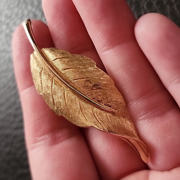 Avon | Jewelry | Vtg Avon Brooch | Poshmark